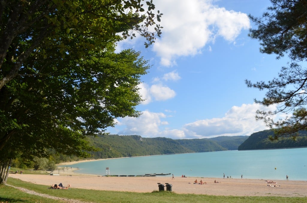 Lac de Vouglans Jura, lac artificiel avec 3 plages aménagées